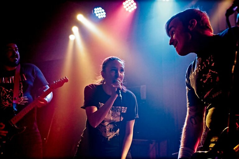 Bilder: Strike Anywhere, Bellyacher in Hamburg am 15.10.2023 - AWAY ...