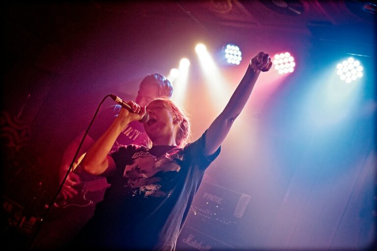 Bilder: Strike Anywhere, Bellyacher in Hamburg am 15.10.2023 - AWAY ...