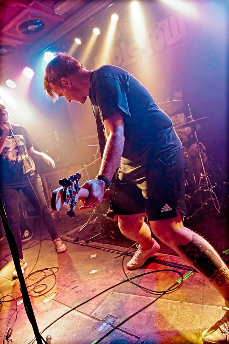 Bilder: Strike Anywhere, Bellyacher in Hamburg am 15.10.2023 - AWAY ...
