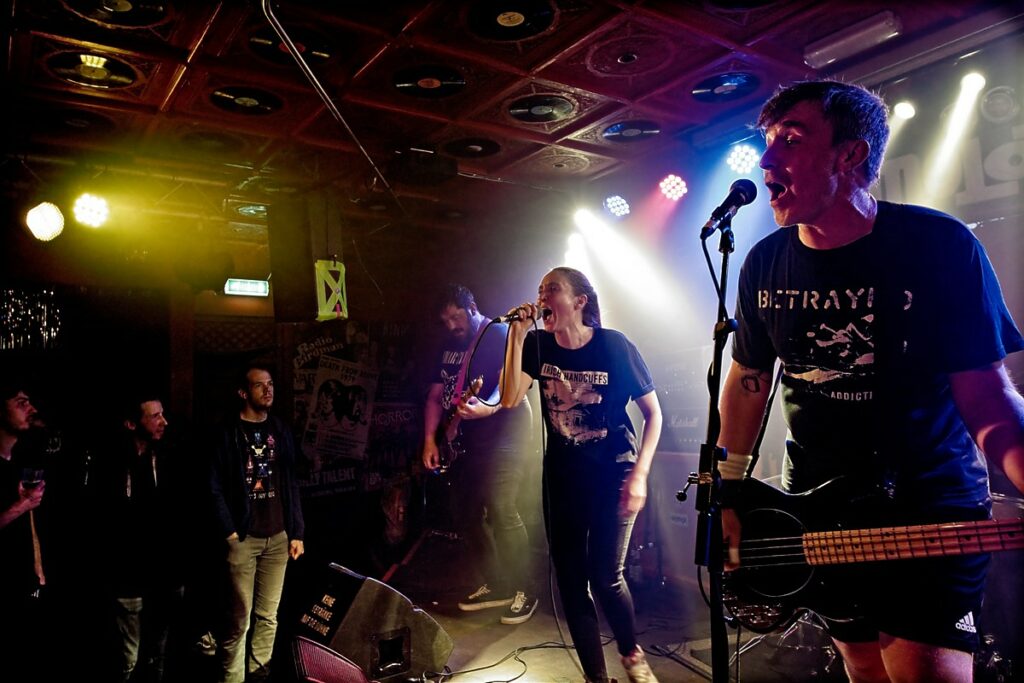Bilder: Strike Anywhere, Bellyacher in Hamburg am 15.10.2023 - AWAY ...