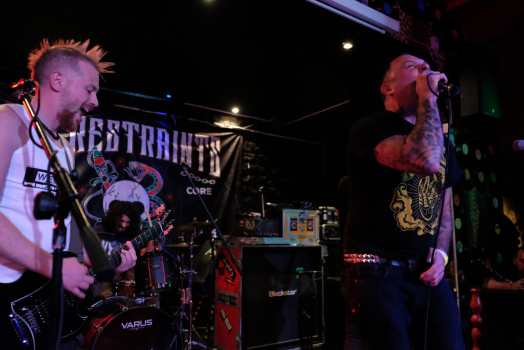 Booze & Glory, No Restraints and One Voice im Don't Panic, Essen - AWAY ...