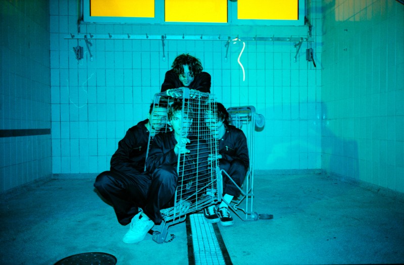 Blackout Problems - Dark ::: Review (2021) - AWAY FROM LIFE