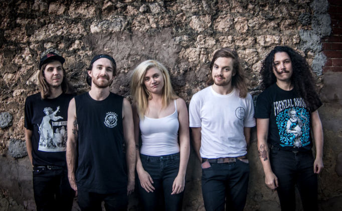 CLOWNS mit neuem Video "I Shaved My Legs For You" - AWAY FROM LIFE