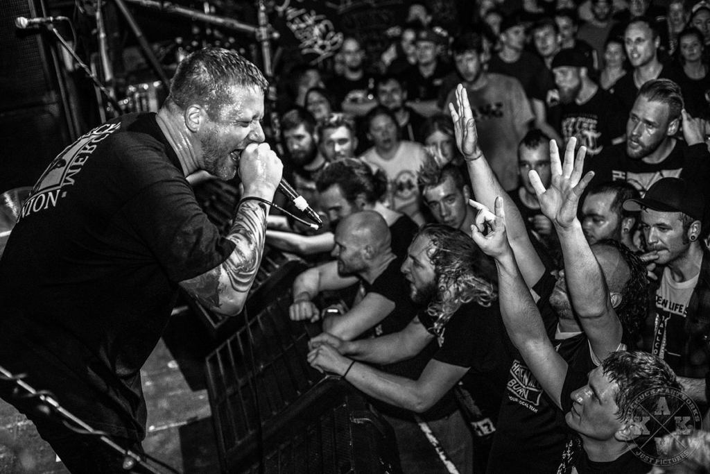 COMEBACK KID: Andrew Neufeld im Interview zu "Heavy Steps" - AWAY FROM LIFE