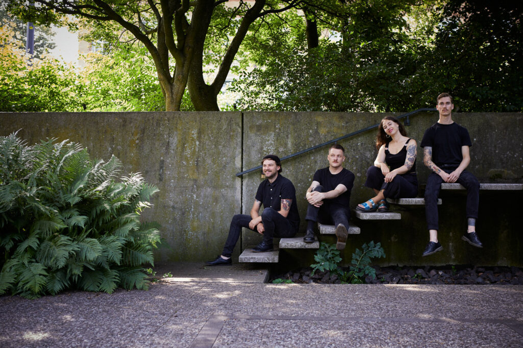 RAUCHEN: "Wellenbrecher"-Session online - AWAY FROM LIFE