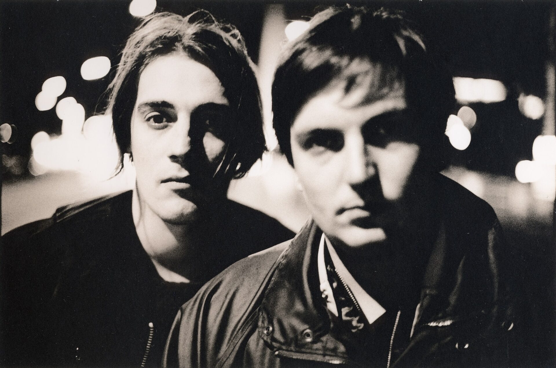 SHARON STONED mit Karriere-Retrospektive - AWAY FROM LIFE