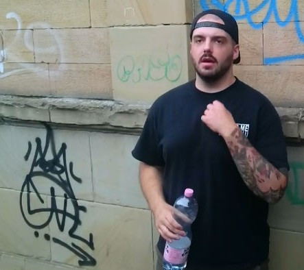 Sexuelle Missbrauchsvorwürfe gegen Zach Dear (Expire, Stone) - AWAY ...